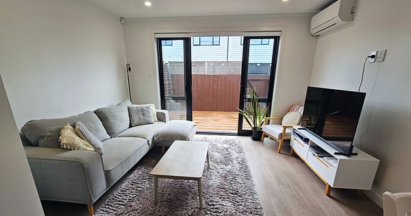 Townhouse for rent Auckland | 2/3 Rimu Road, Mangere Bridge - myRent.co.nz