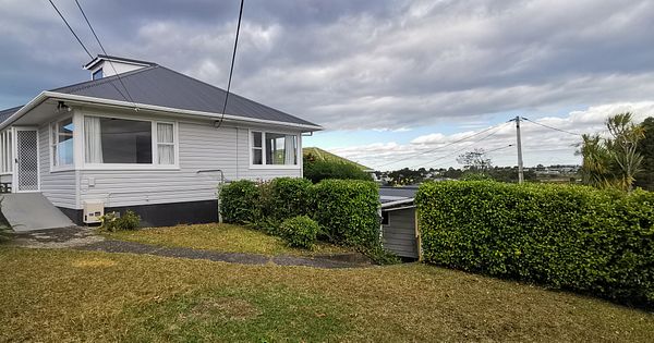 House for rent Auckland | 15 Merton Avenue, Glenfield - myRent.co.nz