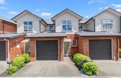 Townhouse for rent Hamilton | 49 Chiefs Court, Hamilton East - myRent.co.nz