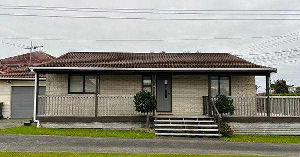 House for rent Auckland | 5A Strid Road, Te Atatu South - myRent.co.nz
