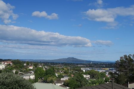 Rentals in Totara Vale, Auckland - myRent.co.nz
