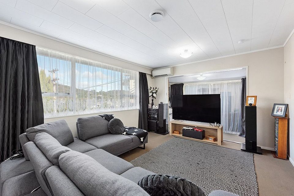 Unit for rent Lower Hutt | 11 Lowry Crescent, Stokes Valley - myRent.co.nz